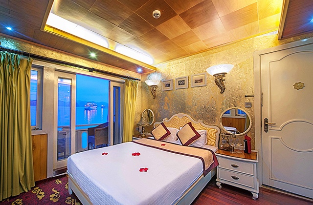 Luxury White Dolphin Cruise 2 Days 1 Night - Reneatours
